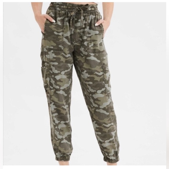 American Eagle Camo Joggers